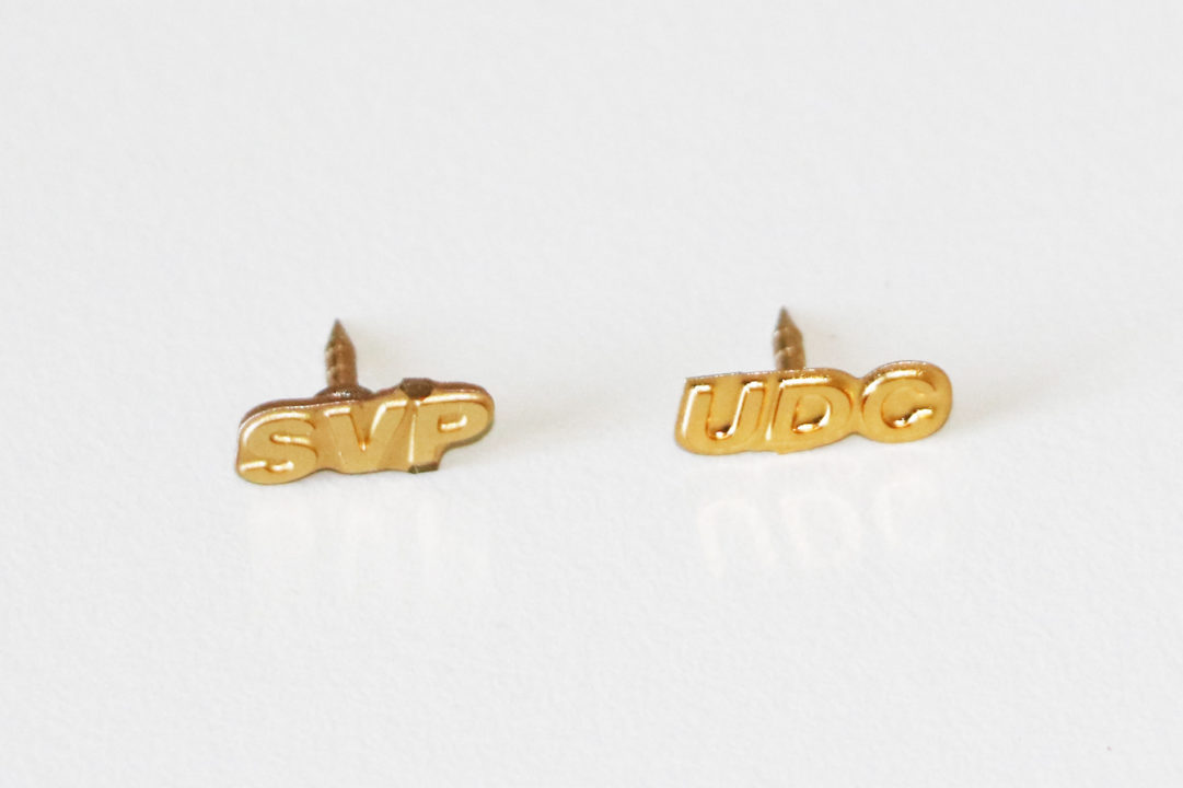 SVP Schweiz - Pin goldfarbig SVP UDC